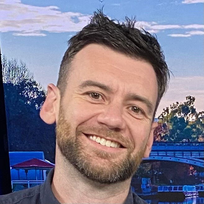 US election: First polls open after Trump and Harris deliver final ...