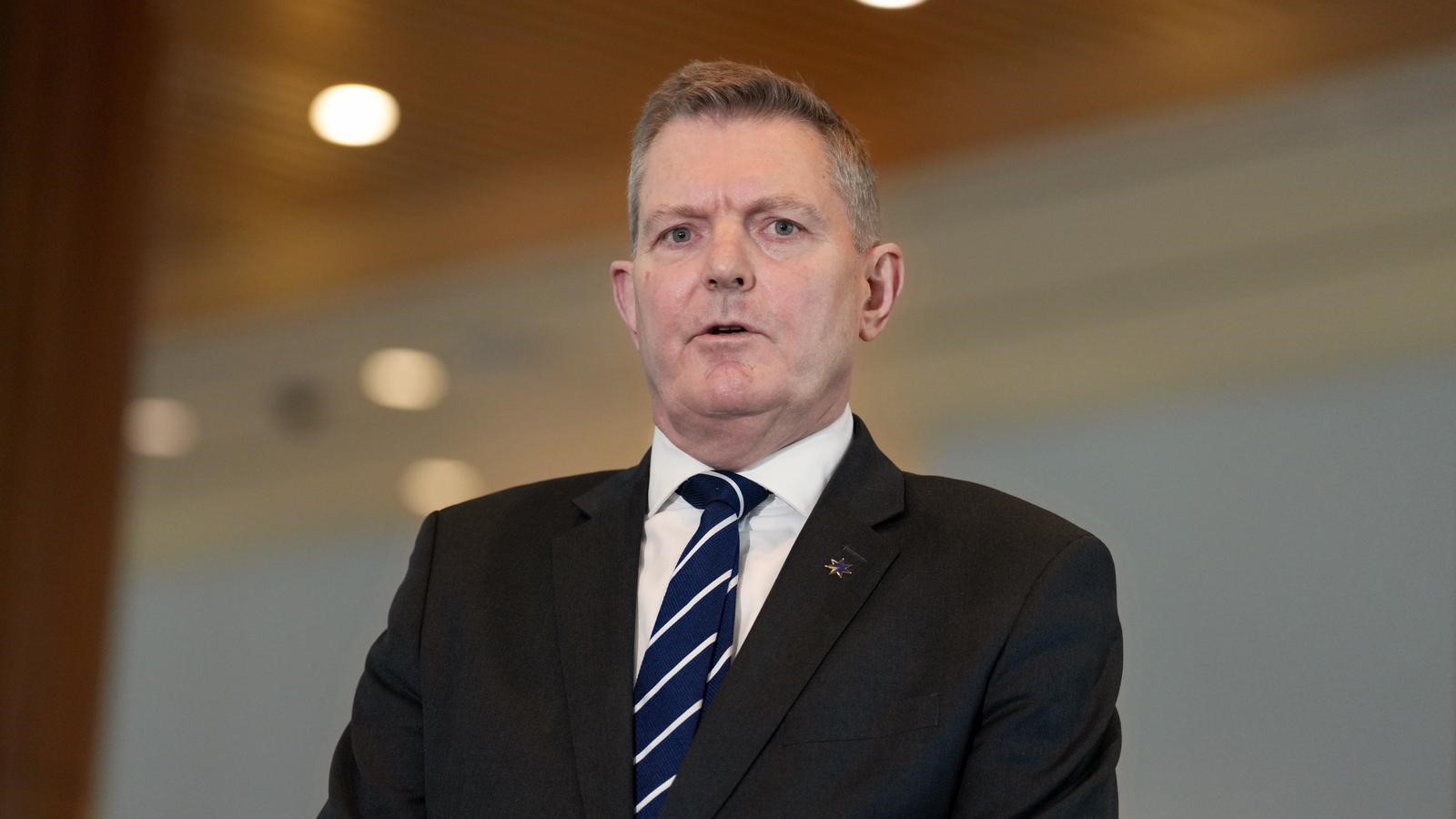 Federal politics live: One Nation's David Farley sworn in as Coalition ...