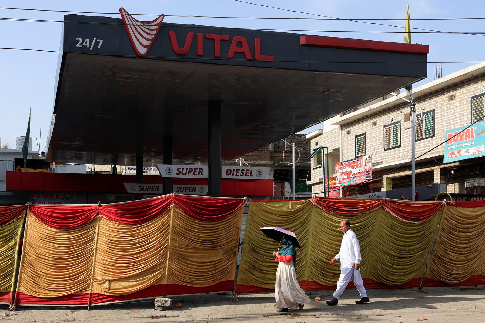 Iran war live updates: Israel and Hezbollah exchange strikes as Trump ...