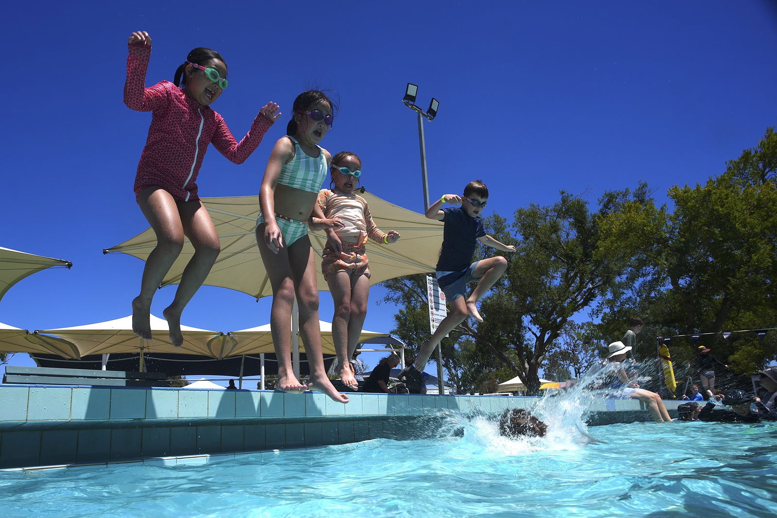 Live: Evacuation warning issued for fire in Victoria's north as ...