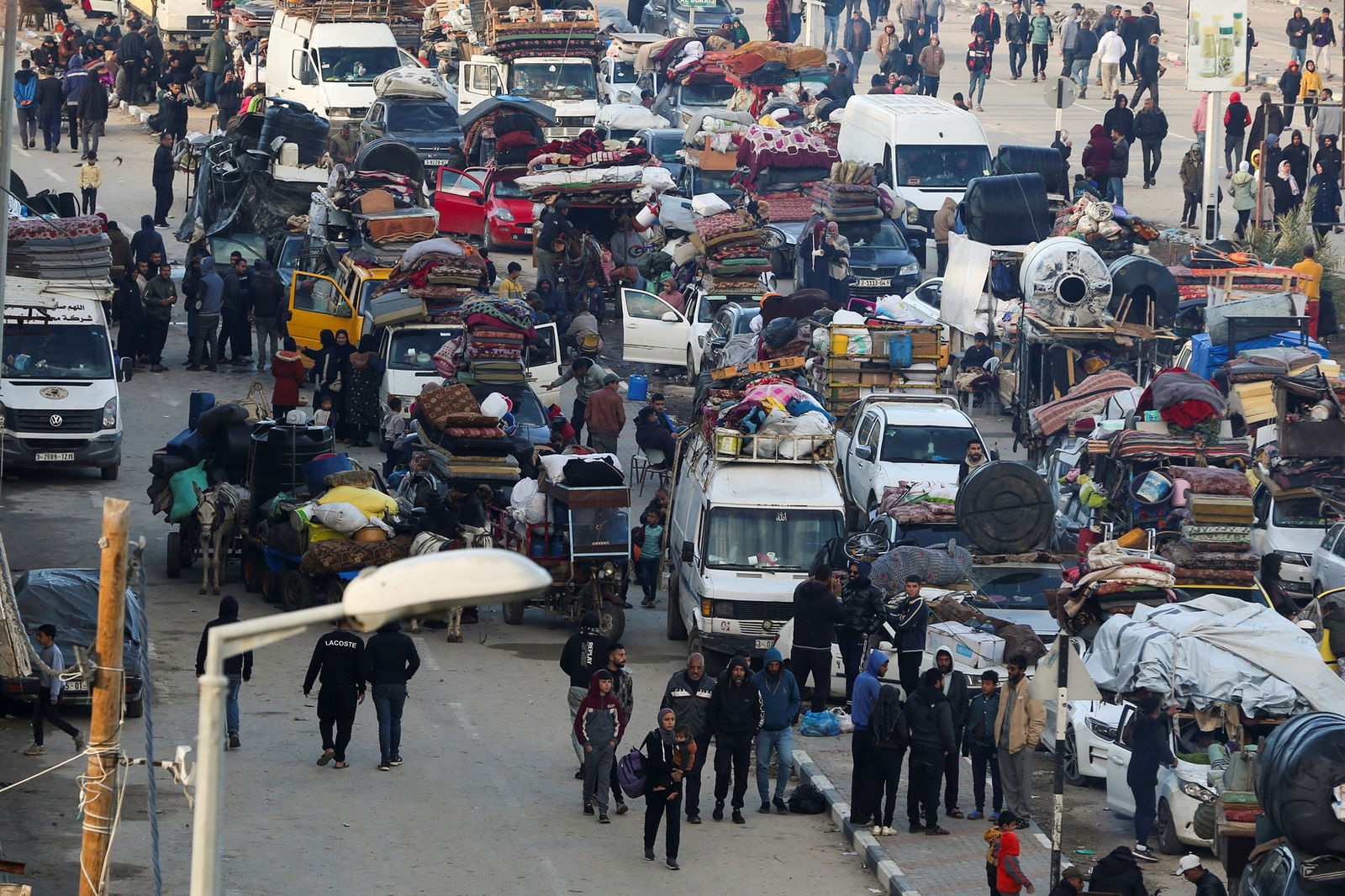 Border opens for displaced people to return to northern Gaza Strip — as ...