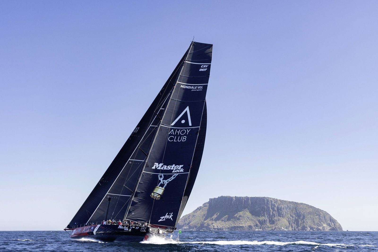 Sydney to Hobart yacht race live updates: Comanche takes out line ...
