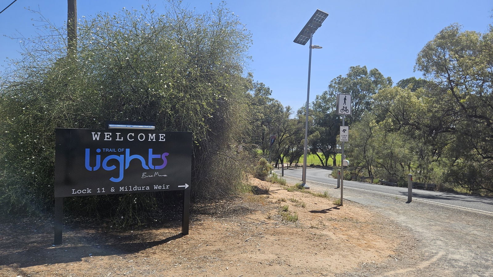 Live: Victoria to face 'dire' bushfire day on Friday as heatwave sends ...