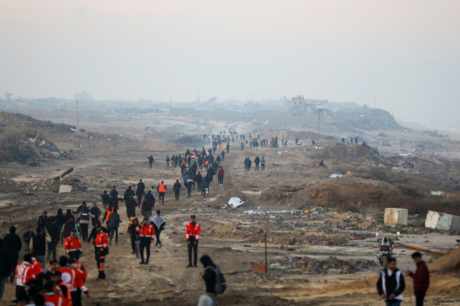 Border opens for displaced people to return to northern Gaza Strip — as ...